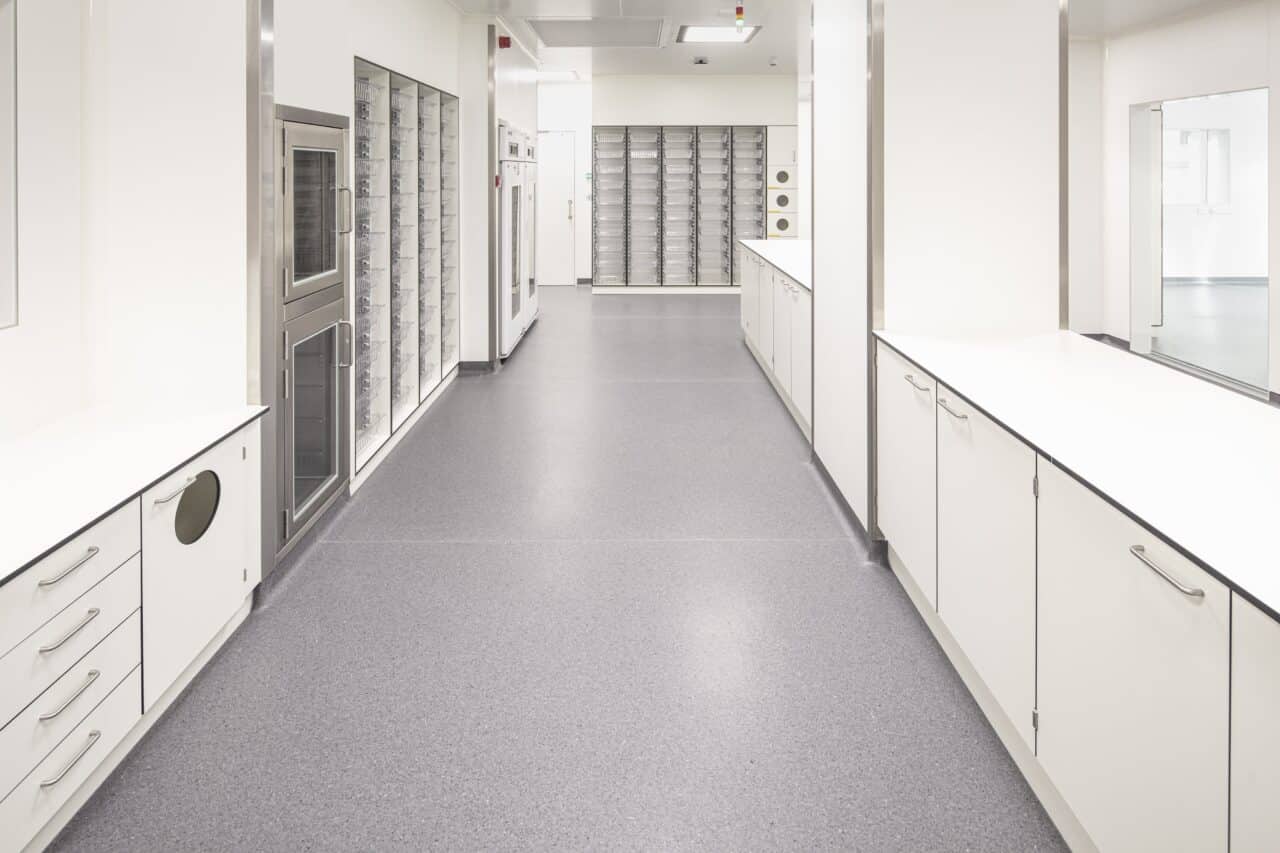 Onze Lieve Vrouw hospital pharmacy - Cleanrooms & Labs
